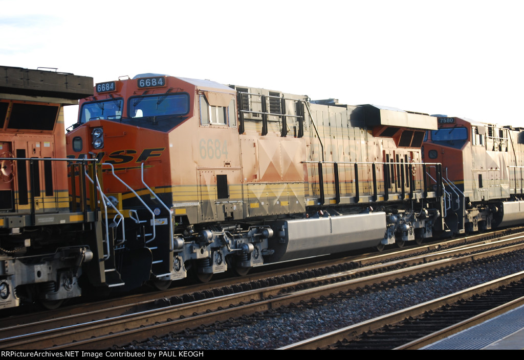 BNSF 6684 Heads east as a #3 unit on a eastbound Z towards BNSF Barstow, CA.